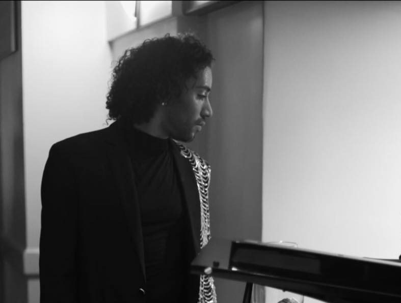 Intimate Concerts: Michael Roman » The Colonial Theatre